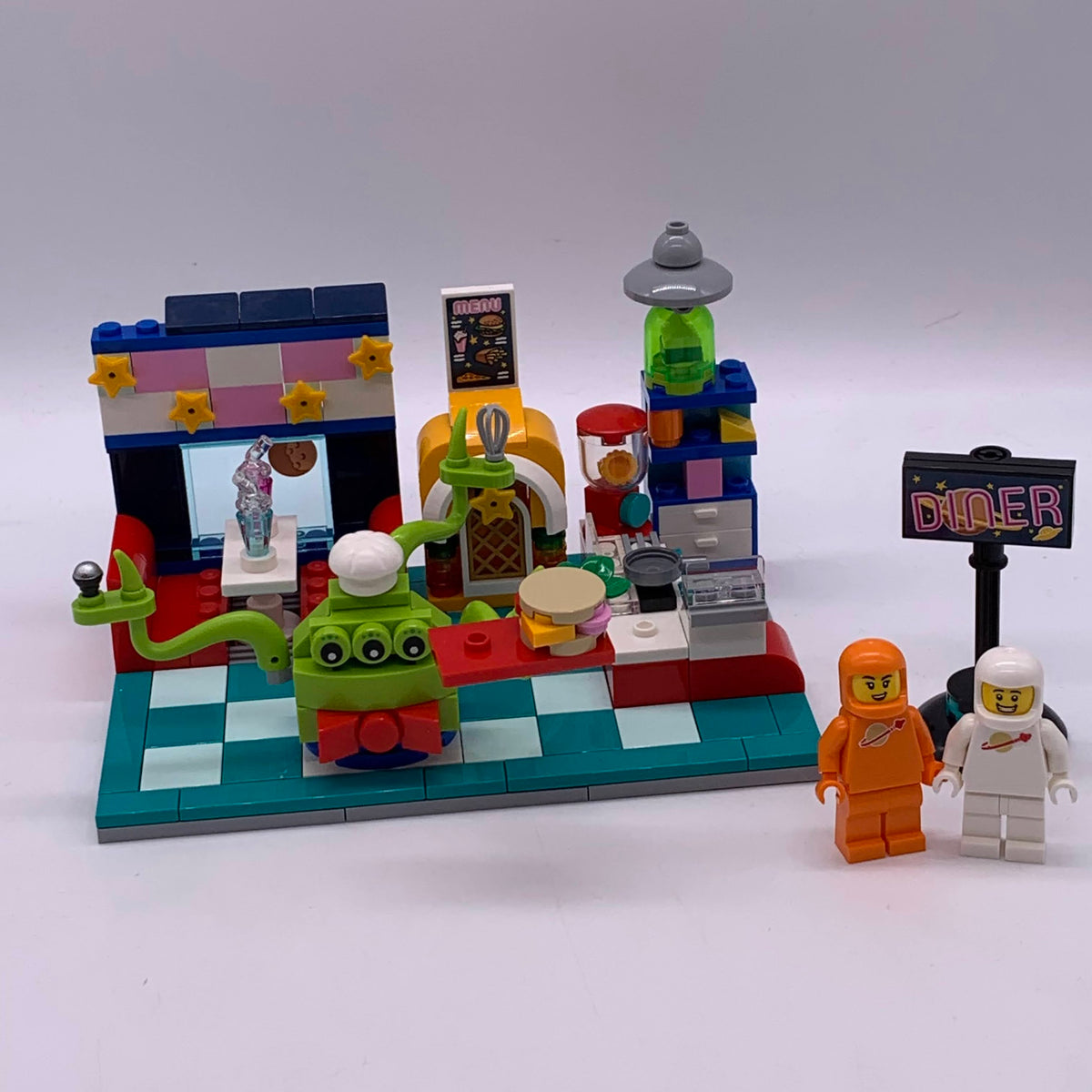 Alien Space Diner 40687 - Used LEGO Set – Bricks & Minifigs Eugene
