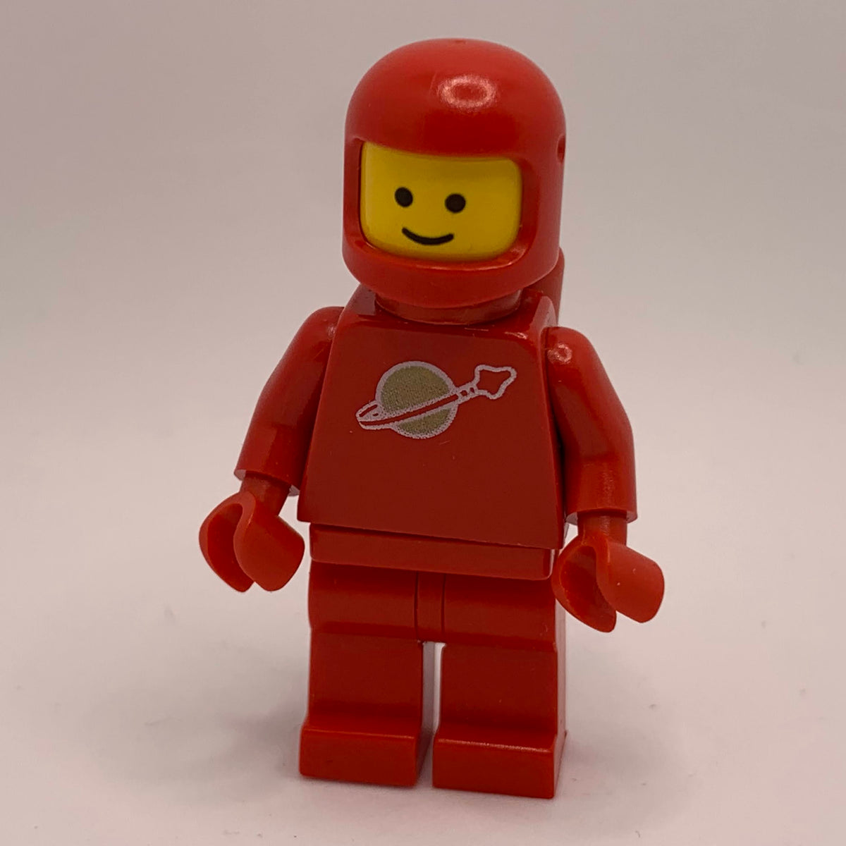 Classic Space - Red - LEGO® Minifigure – Bricks & Minifigs Eugene