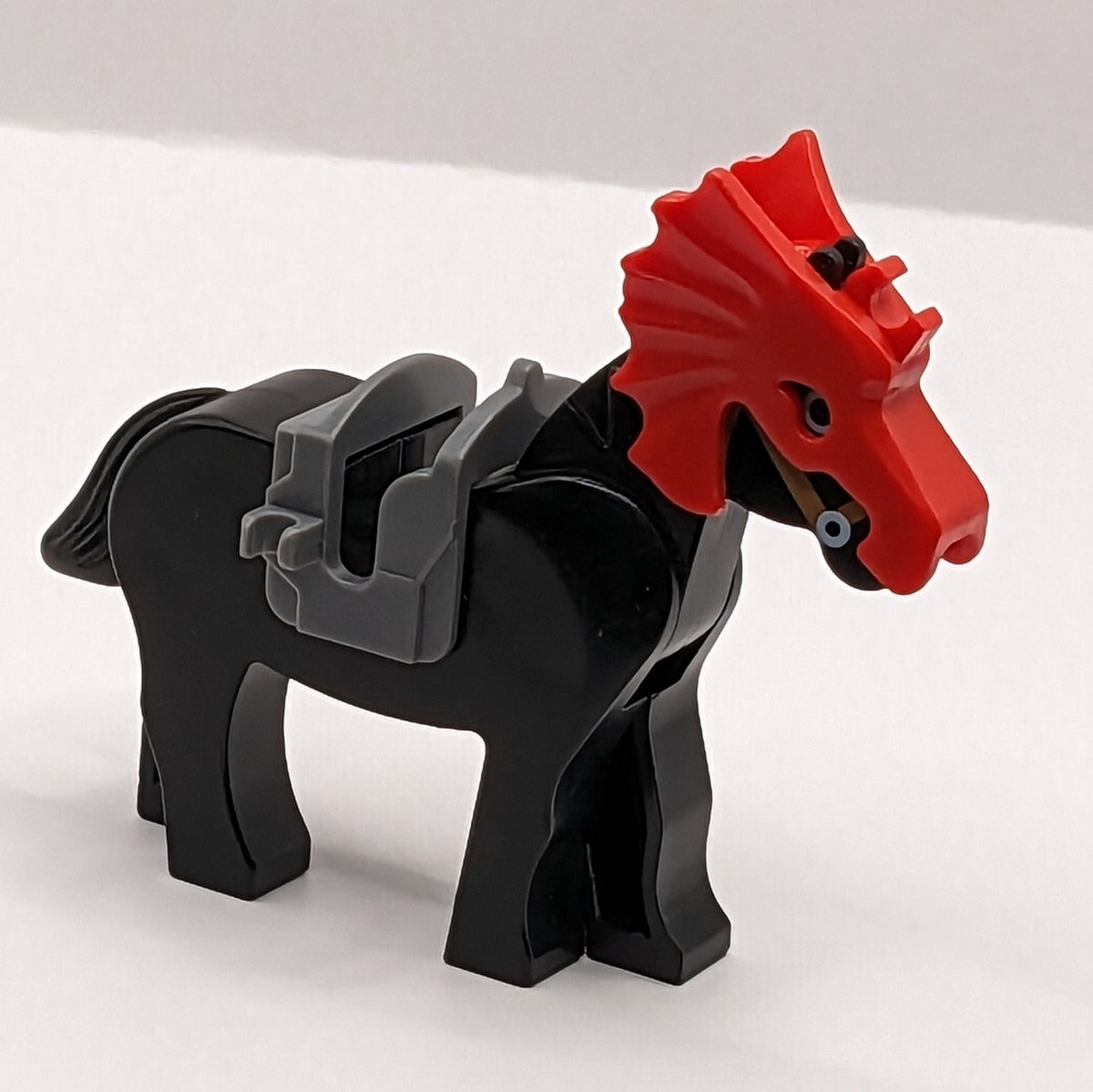 Horse with Saddle and Armor - LEGO® Animal – Bricks & Minifigs Eugene
