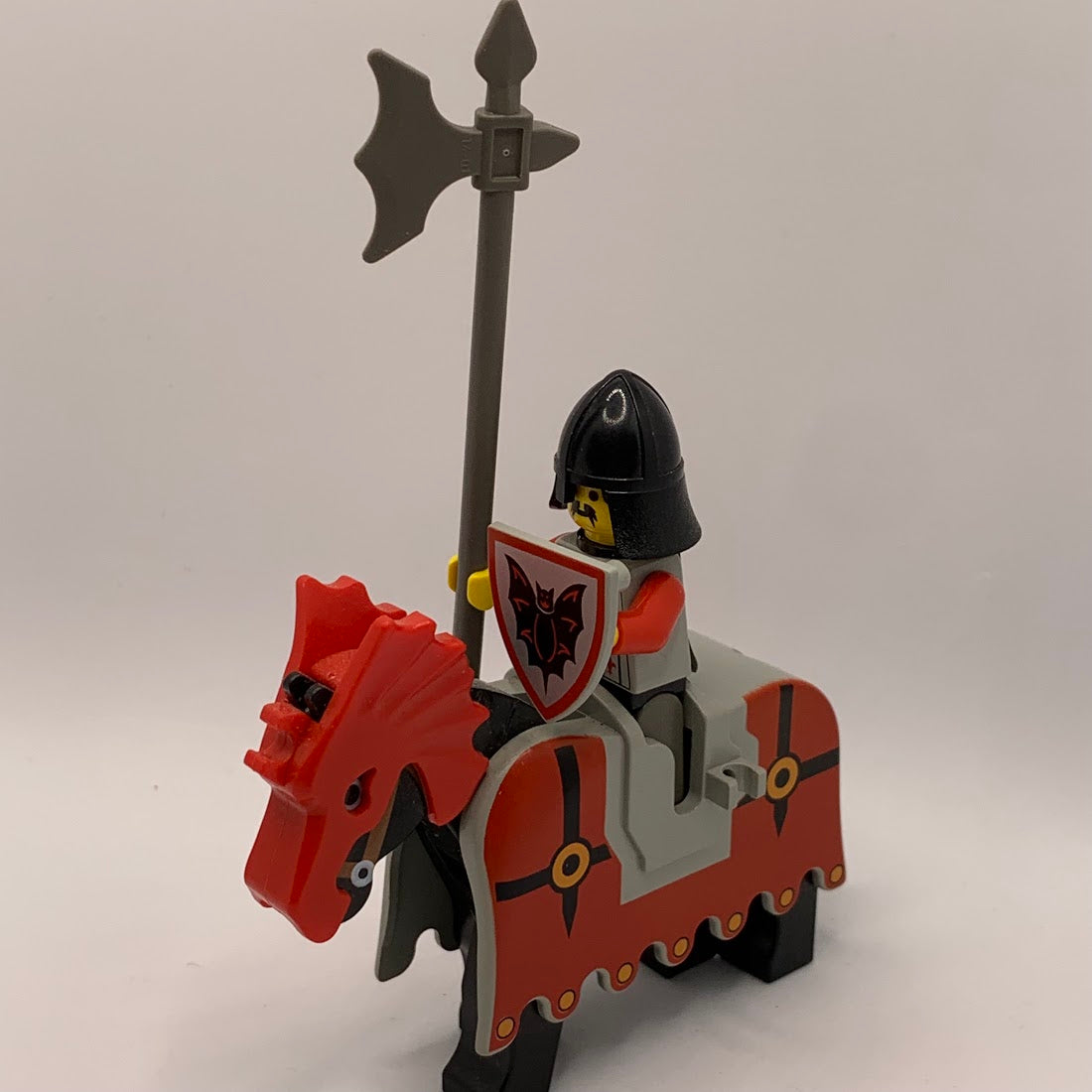 Mounted Fright Knight - LEGO® Castle Minifigure – Bricks & Minifigs Eugene